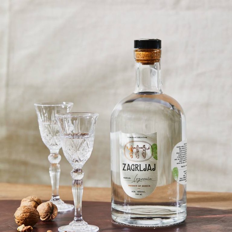 ZAGRLJAJ Rakija Lozovača 0.7l – Restoran Bela reka